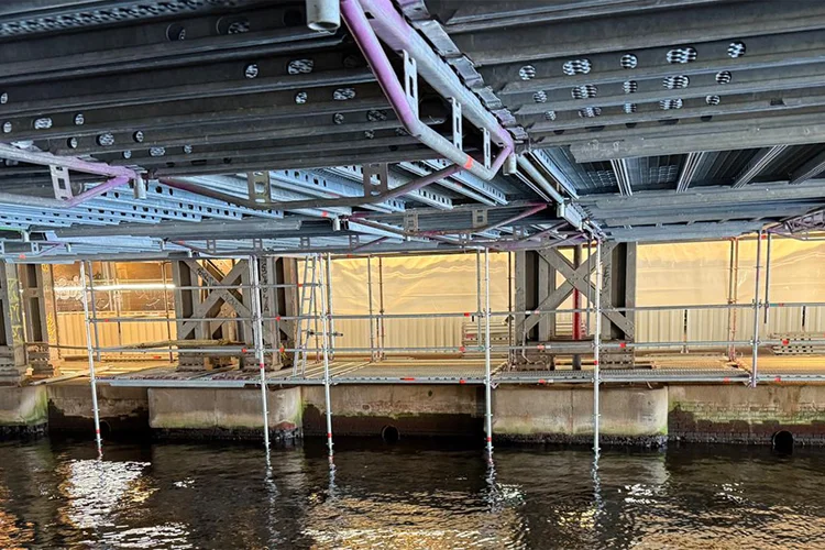 Hangsteiger spoorbrug | Layher | Layher